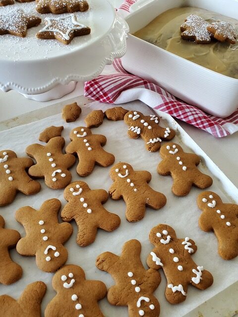 Queen Bee Family Gingerbread - The Village Grocer